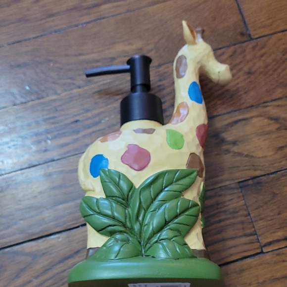 TA-DA | Bath | Giraffe Soap Dispenser With Green And Yellow Design ...